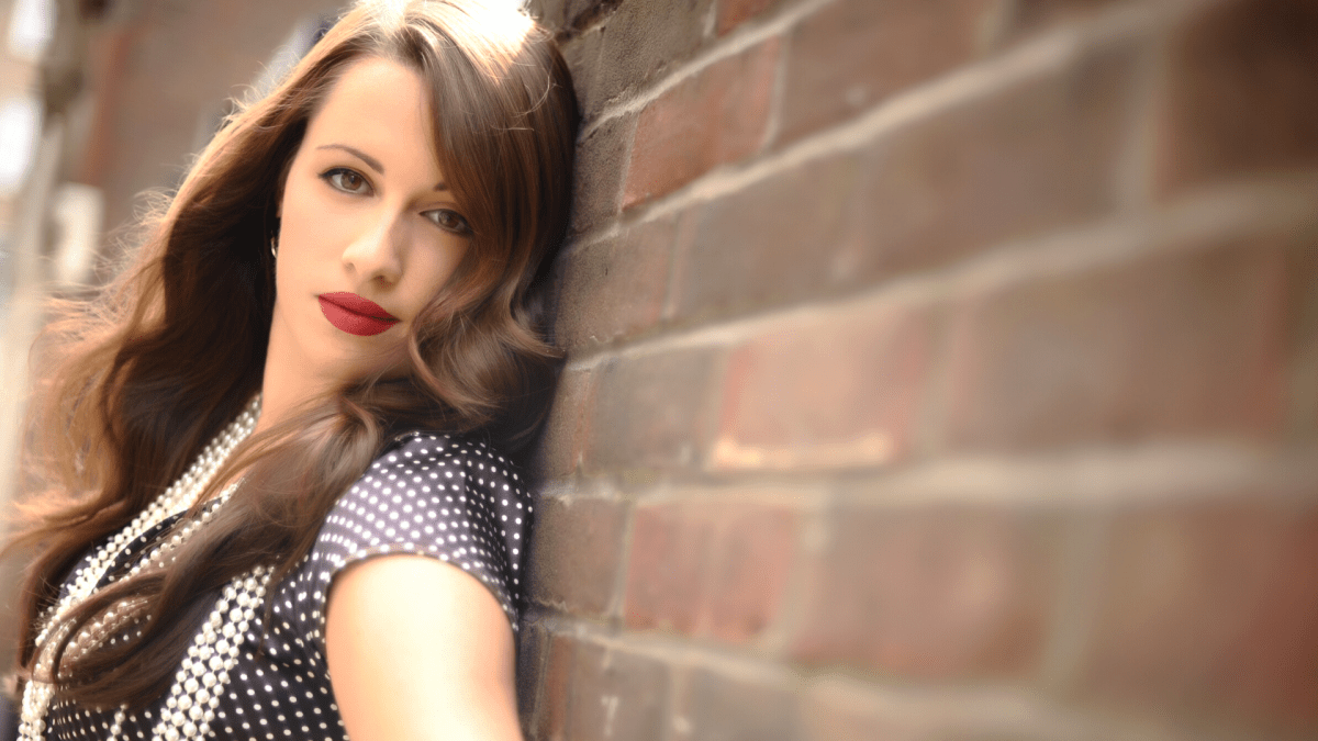Contact – @EmmaSavilleMusic on all socials